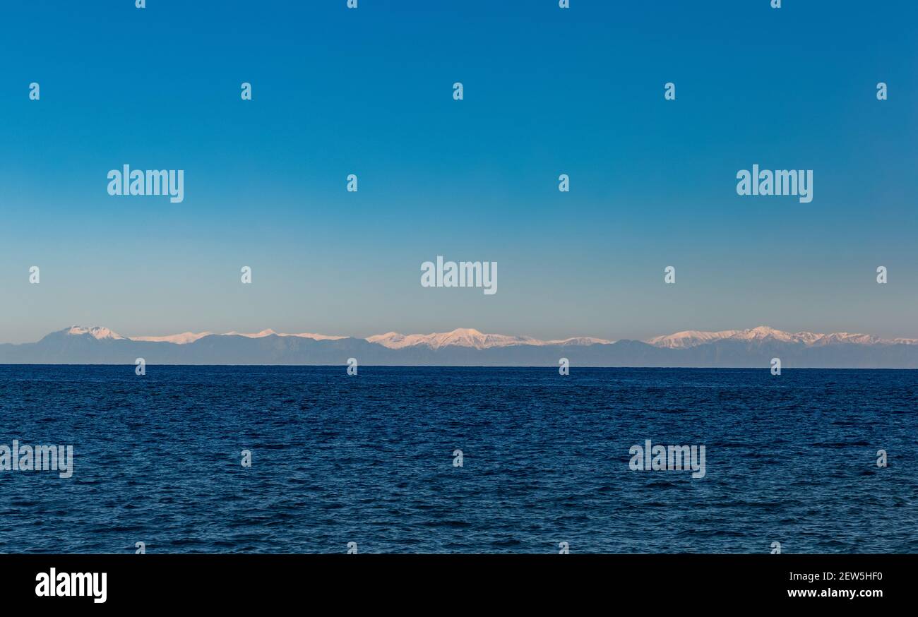 Sea level mountains hi-res stock photography and images - Alamy
