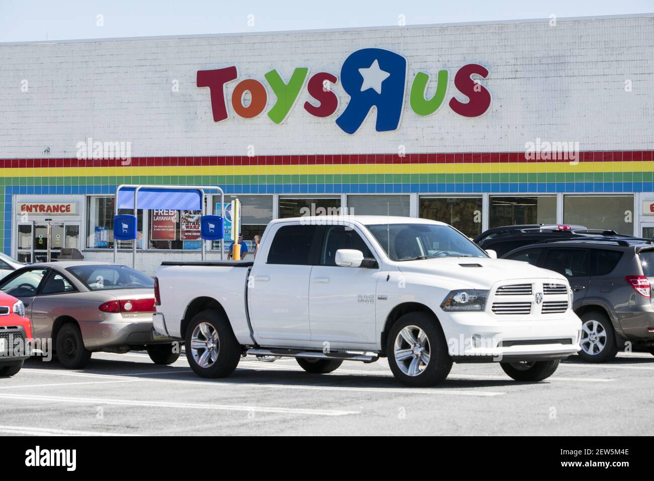 A logo sign outside of a Toys "R" Us retail store in Altoona ...