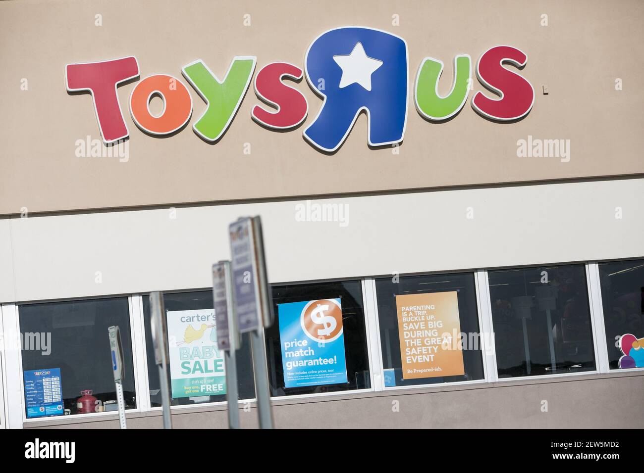 A logo sign outside of a Toys "R" Us and Babies "R" Us retail store in ...