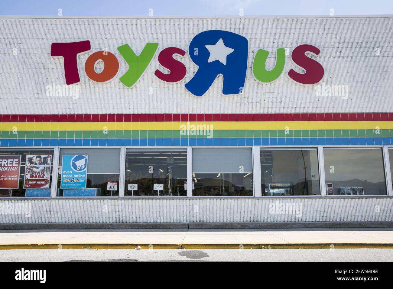 A logo sign outside of a Toys "R" Us retail store in Altoona ...