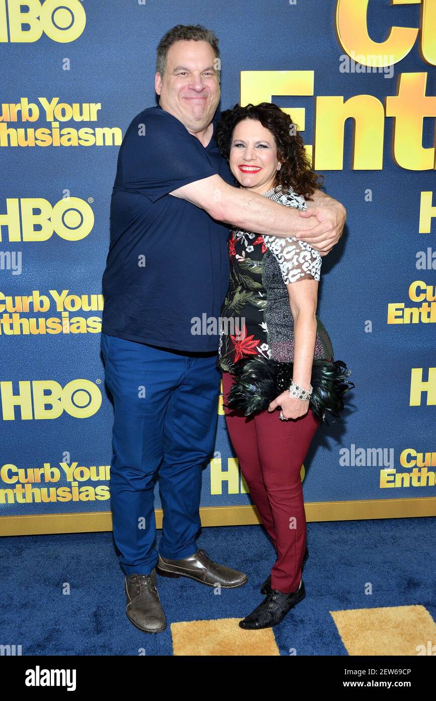 L-R: Actors Jeff Garlin and Susie Essman attend the ninth season ...
