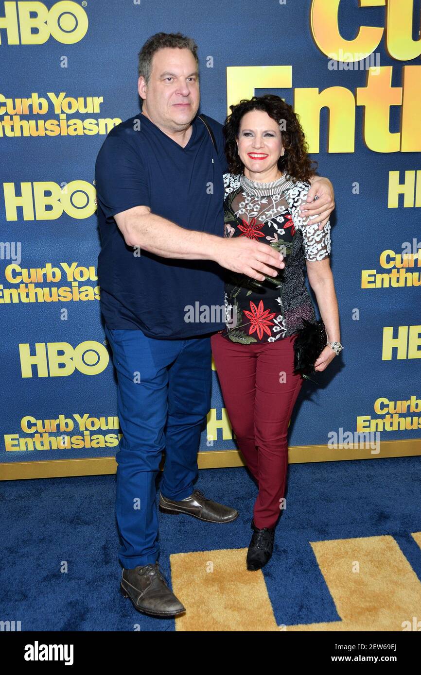 L-R: Actors Jeff Garlin and Susie Essman attend the ninth season ...