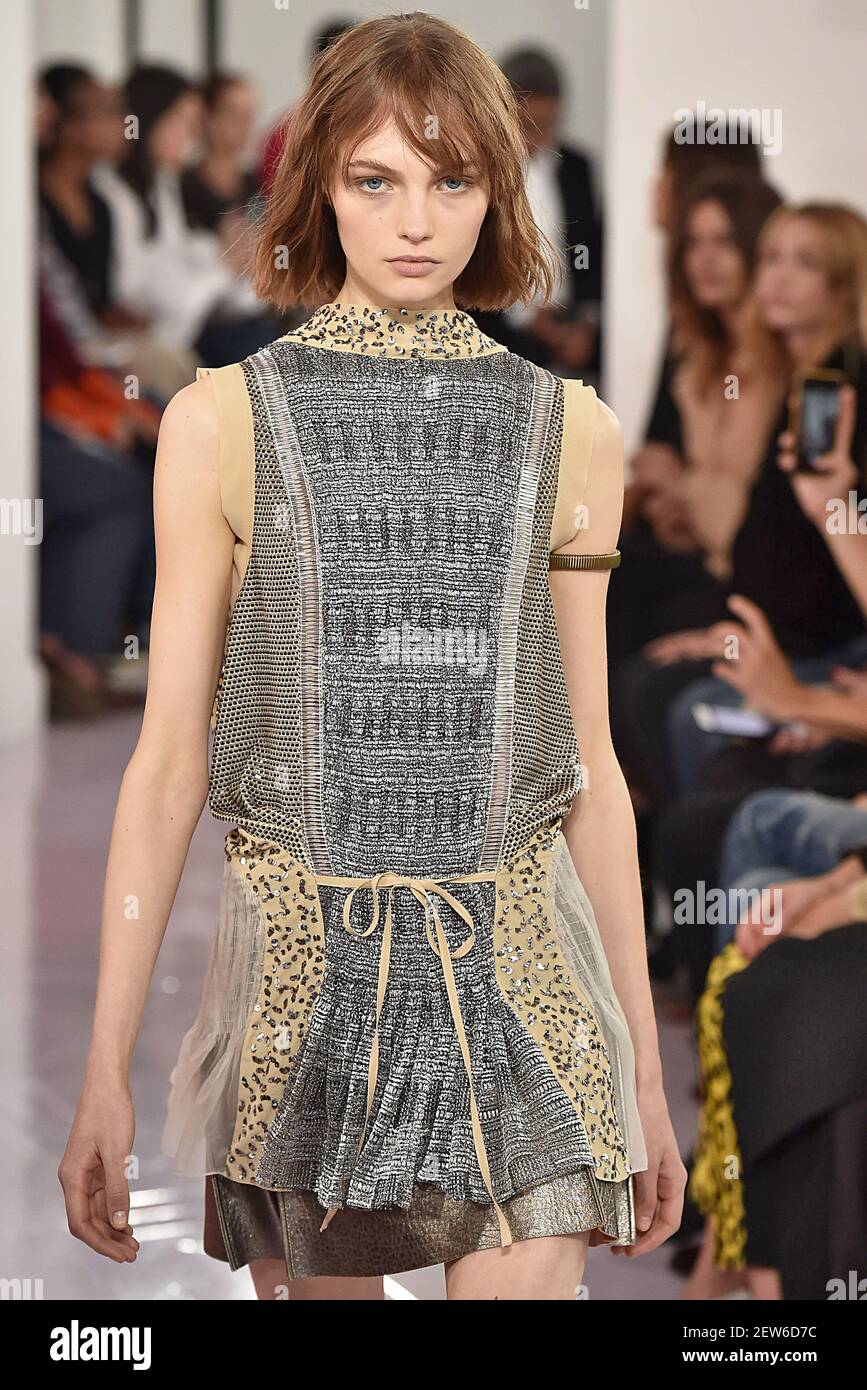 Model Fran Summers walks on the runway during the Chloe Fashion Show ...