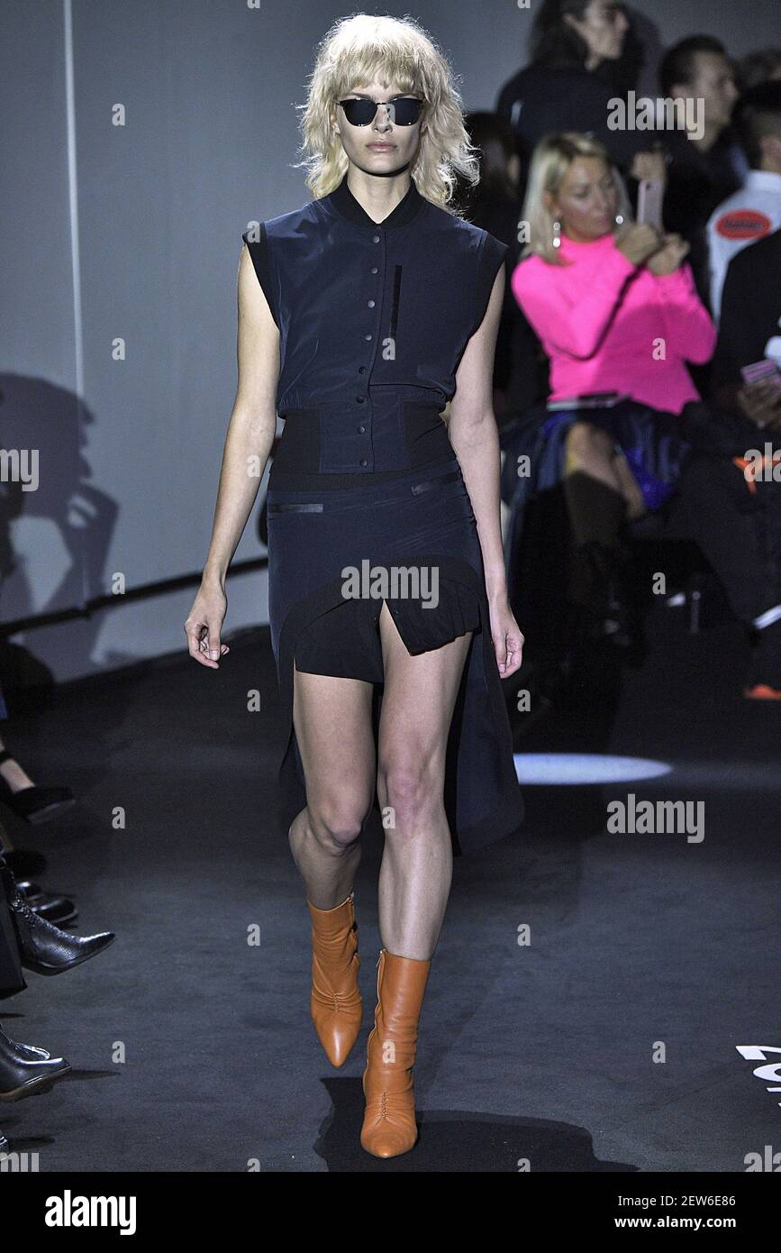 Model Elise Agee walks on the runway during the Paco Rabanne Fashion ...