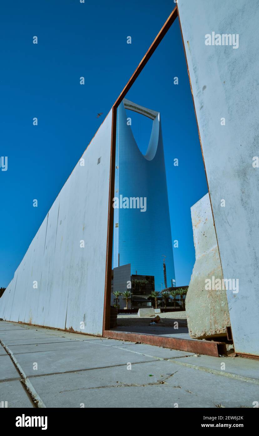 the kingdom tower riyadh the most famous building in Riyadh city Stock ...