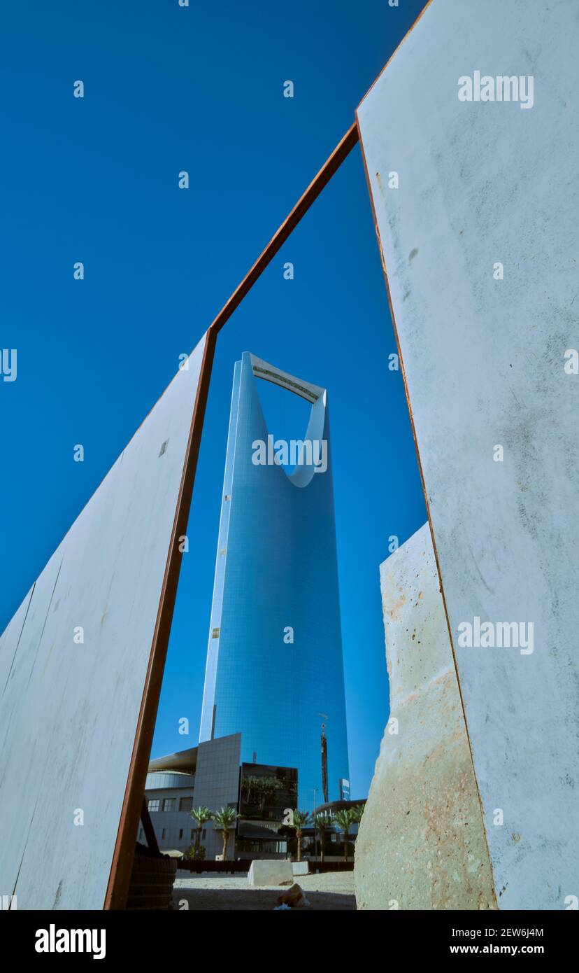 the kingdom tower riyadh the most famous building in Riyadh city Stock ...