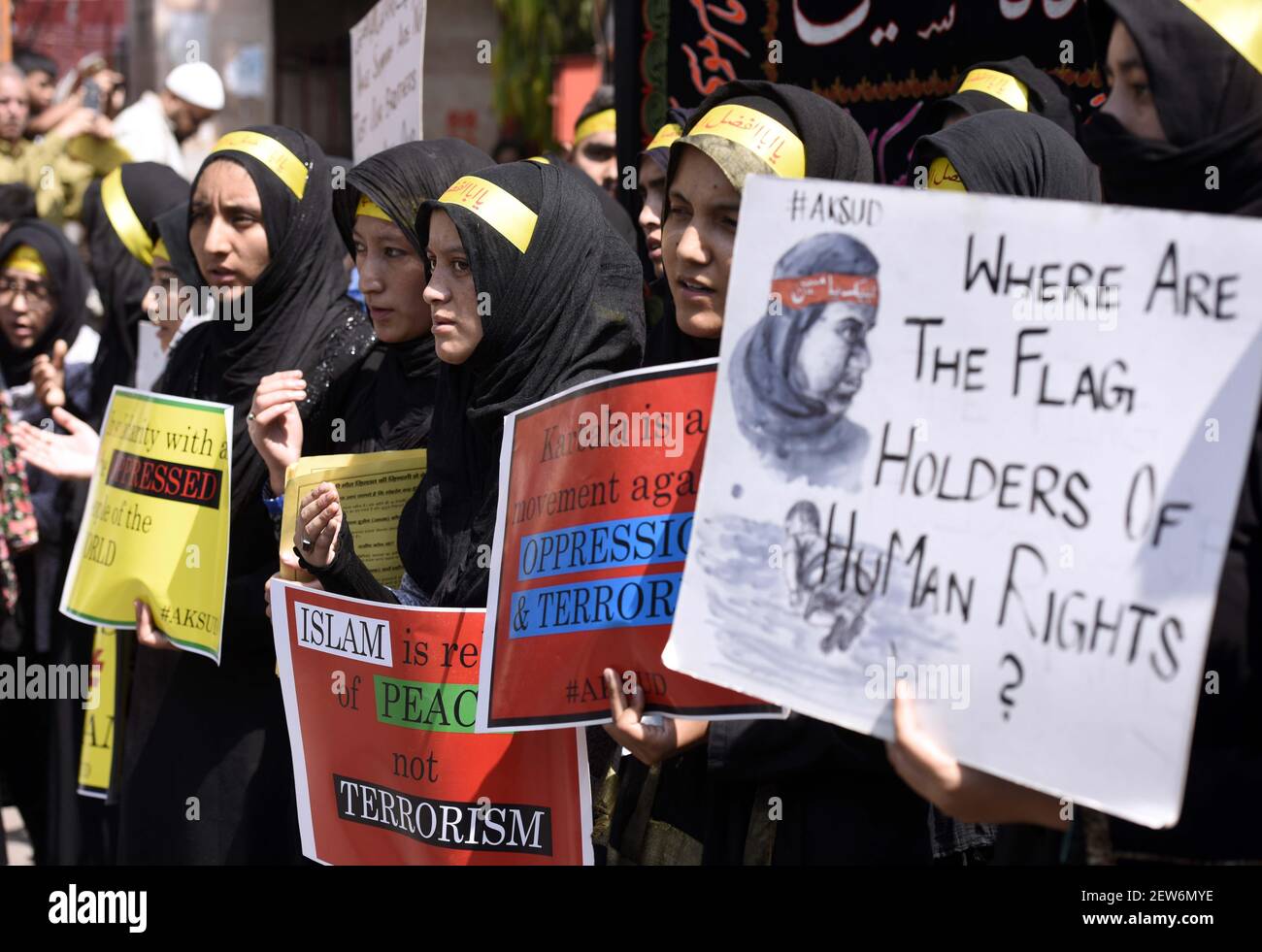 NEW DELHI, INDIA - OCTOBER 1: Muslim women devotees play card against ...