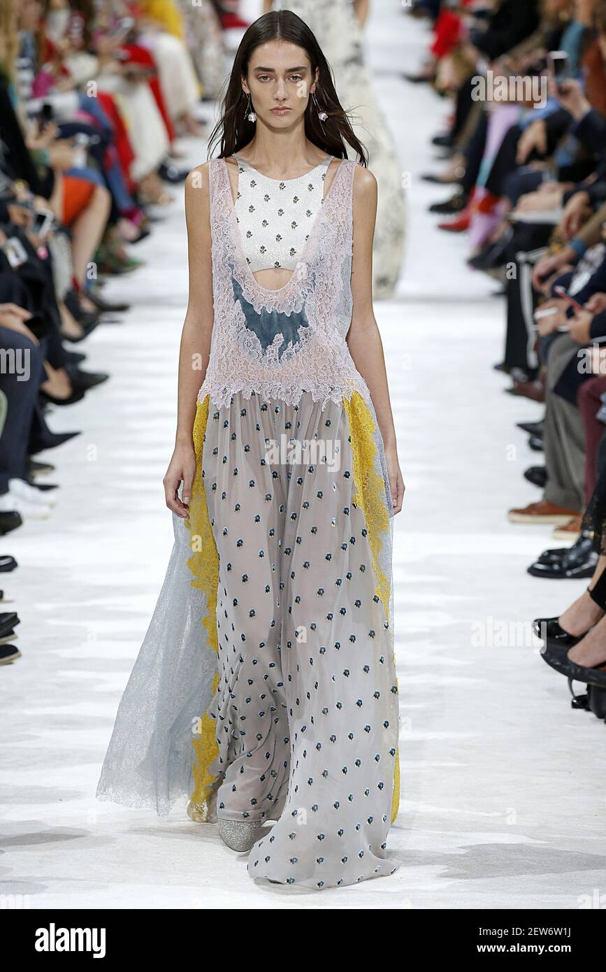 Model Amanda Googe walks on the runway during the Valentino Fashion ...