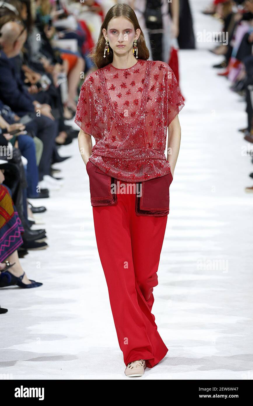 Model Sarah Berger walks on the runway during the Valentino Fashion ...