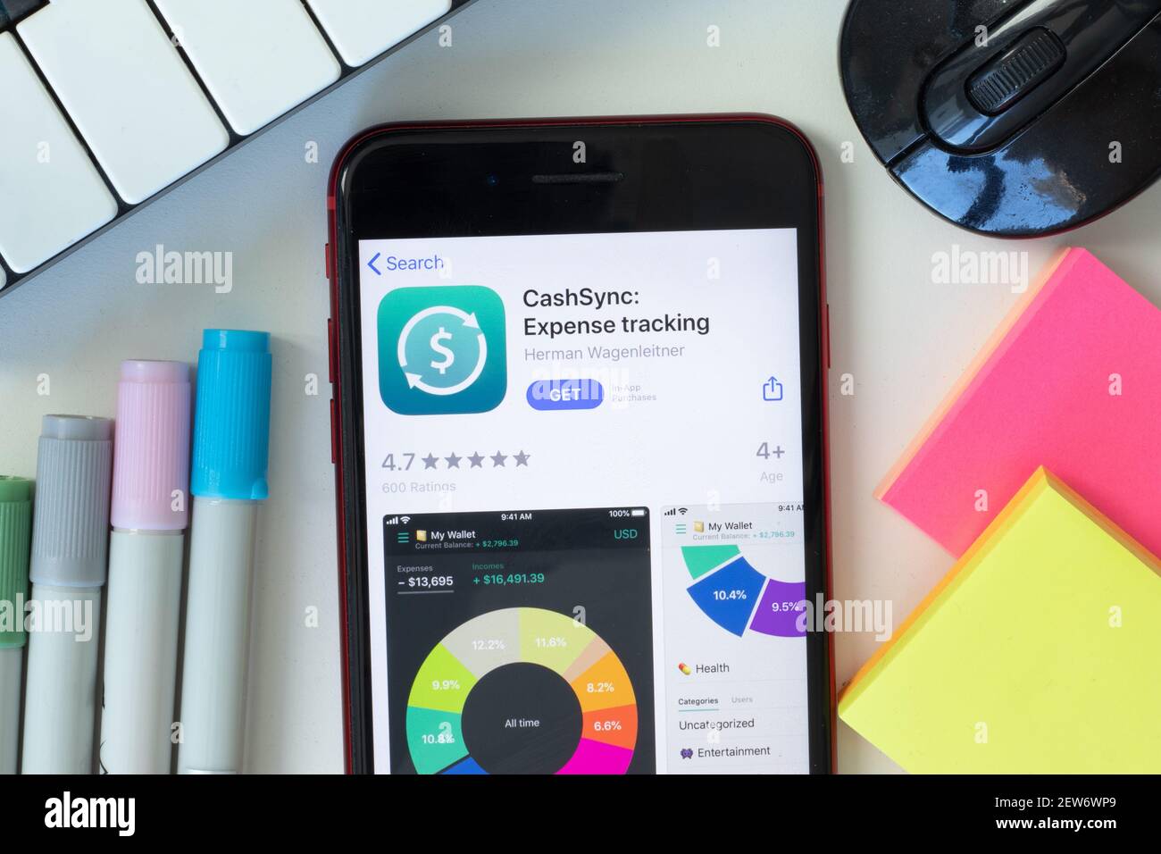 Mobile expense tracking hi-res stock photography and images - Alamy
