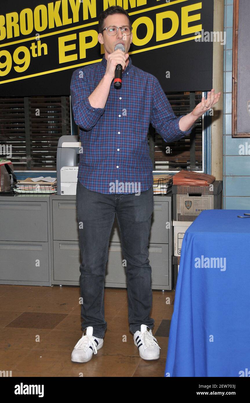 Cbs television studio set hi-res stock photography and images - Alamy