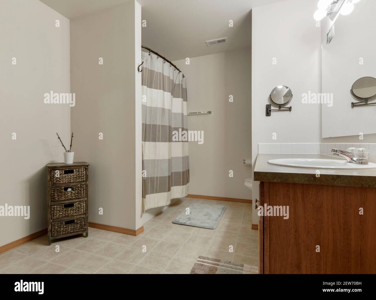 Modern residential bathroom interior Stock Photo - Alamy