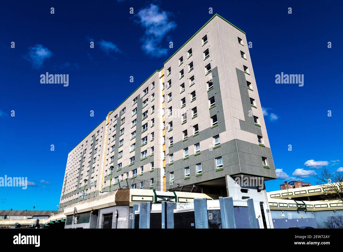 London block of flats hi-res stock photography and images - Alamy