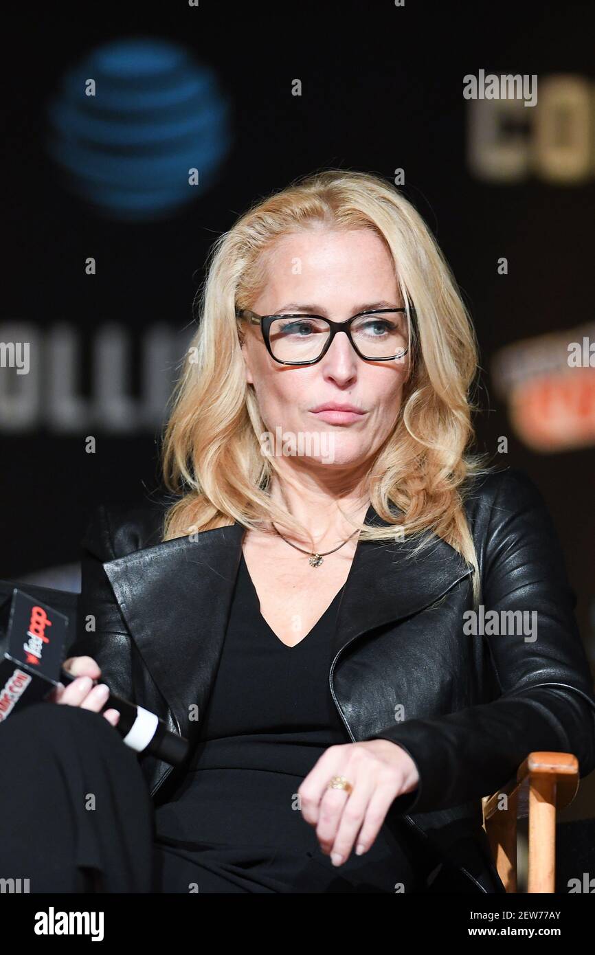 NEW YORK - OCTOBER 8: Gillian Anderson of FOX's "The X-Files" at the ...