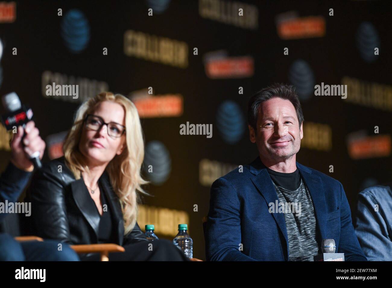 NEW YORK - OCTOBER 8: Gillian Anderson and David Duchovny of FOX's "The ...