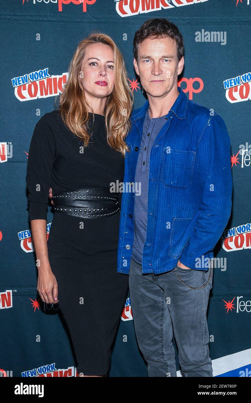 NEW YORK - OCTOBER 8: Amy Acker and Stephen Moyer of FOX's "The Gifted ...