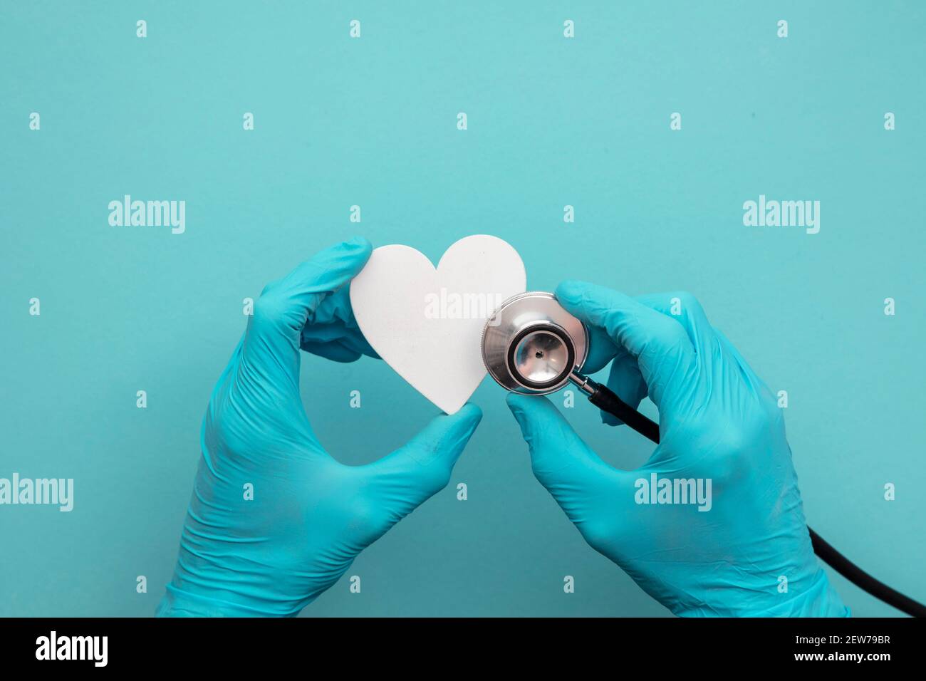 Heart health check up. Doctor with stethoscope and heart shape Stock ...