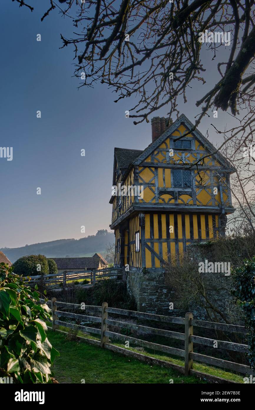 Elizabethan castle hi-res stock photography and images - Alamy