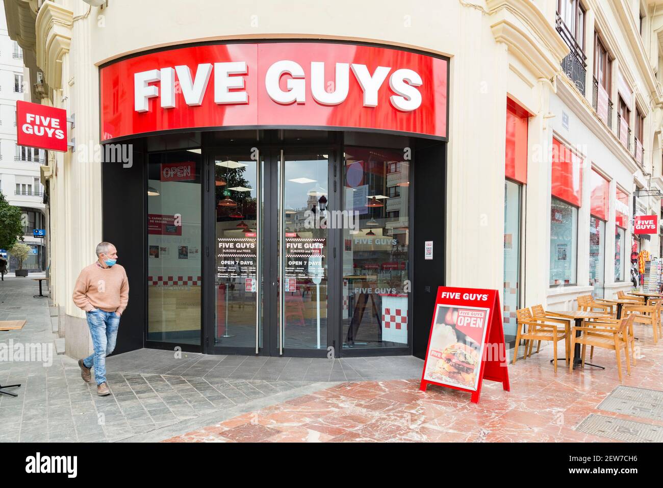 Five Guys Fast Food Restaurant High Resolution Stock Photography and ...