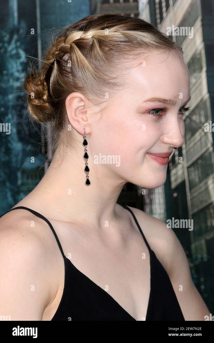 LOS ANGELES - OCT 16: Emma Howard at the Geostorm Premiere at the TCL ...