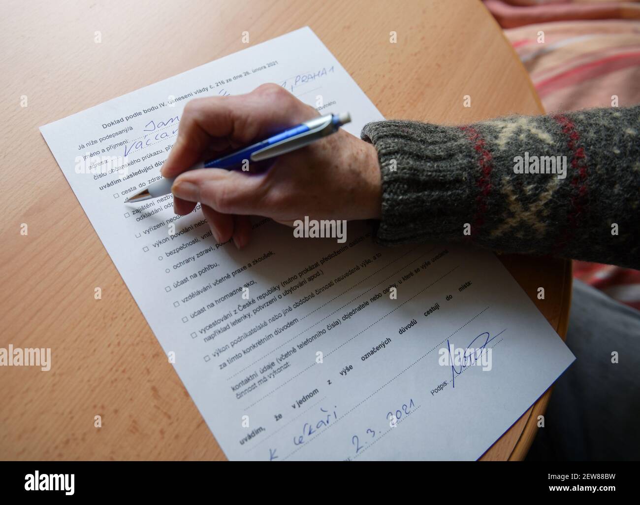 Man filling in form - signature - illustration photo Stock Photo - Alamy