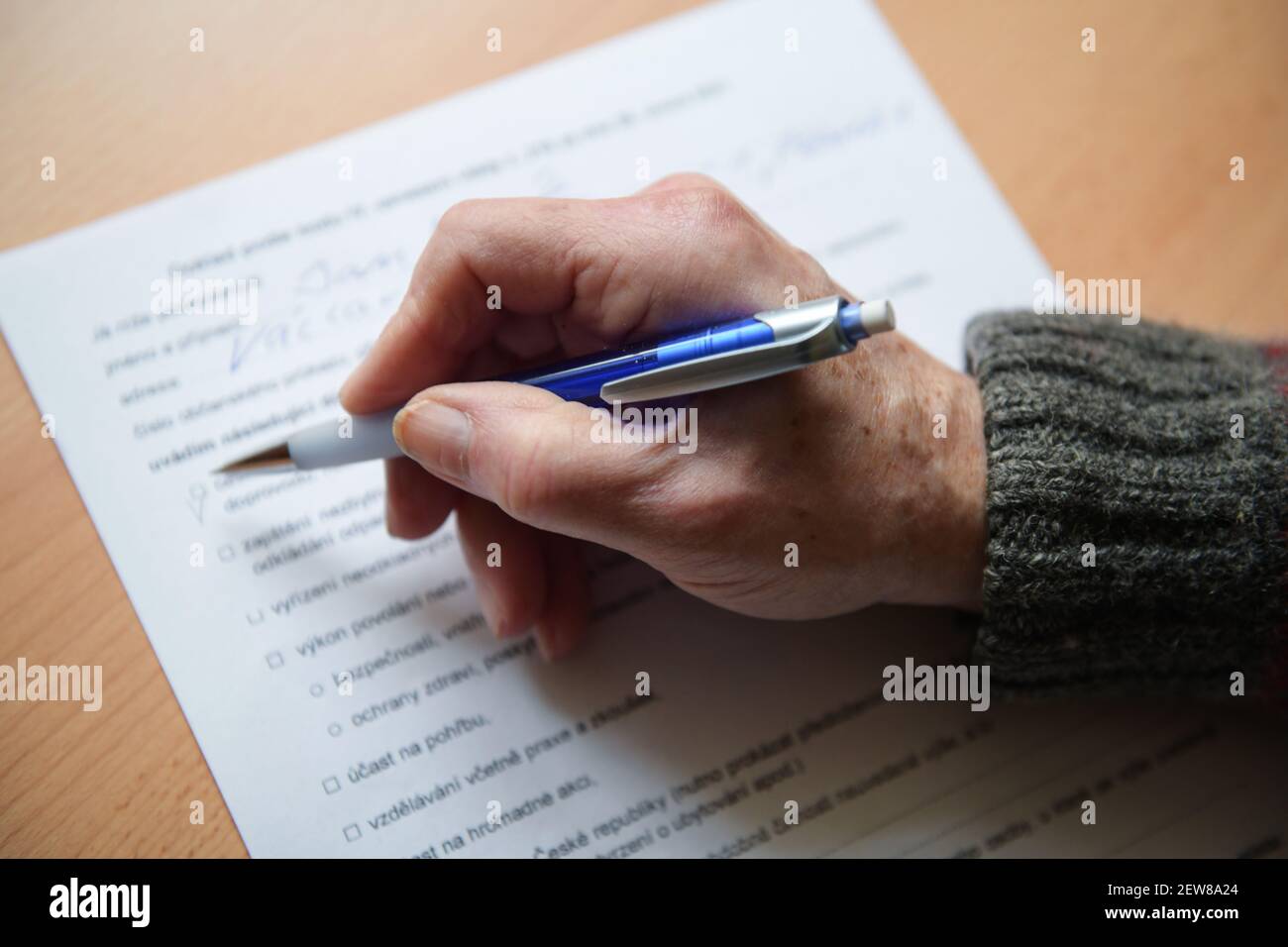 Man filling in form - signature - illustration photo Stock Photo - Alamy