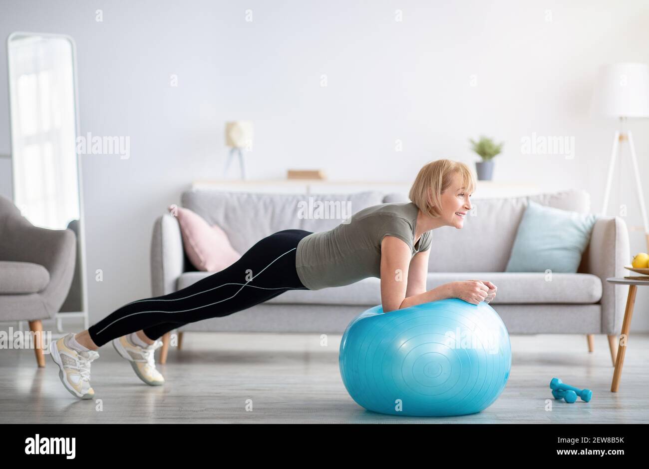 Core muscles woman hi-res stock photography and images - Alamy