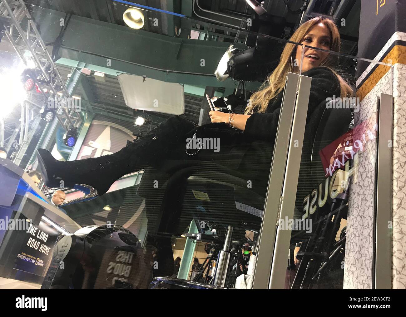 HOUSTON- OCTOBER 27: Jennifer Lopez at the World Series on Fox - Game 3 ...