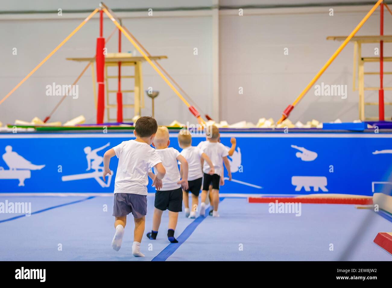 Gymnastic apparatus hi-res stock photography and images - Alamy