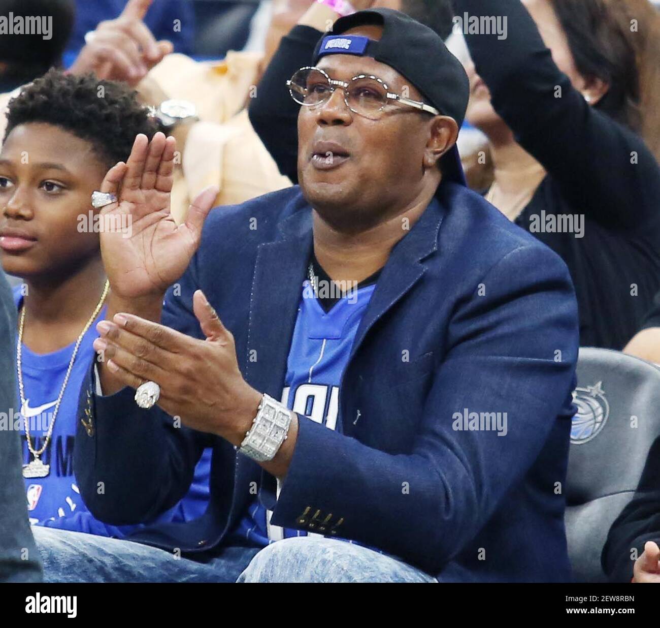 Nba courtside seats hi-res stock photography and images - Alamy