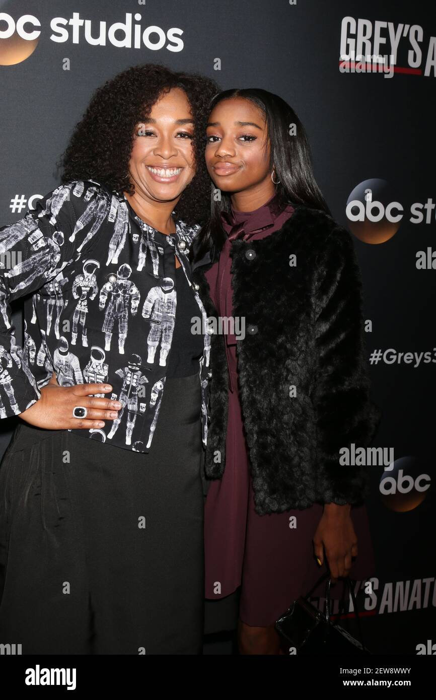 Shonda Rhimes, Harper Rhimes at the "Grey's Anatomy" 300th Episode ...
