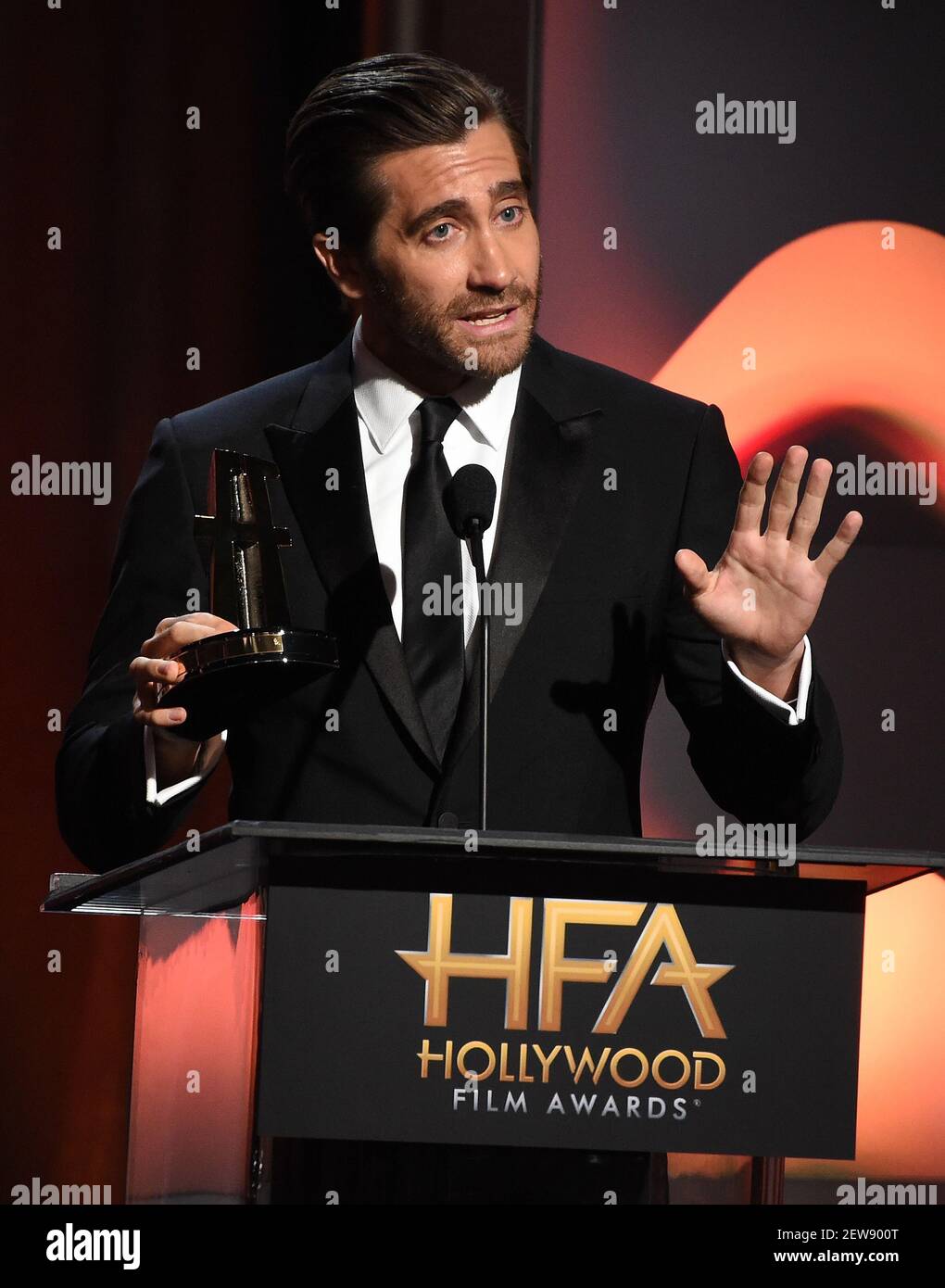 BEVERLY HILLS - NOVEMBER 5: Jake Gyllenhaal accepts the Hollywood Actor ...