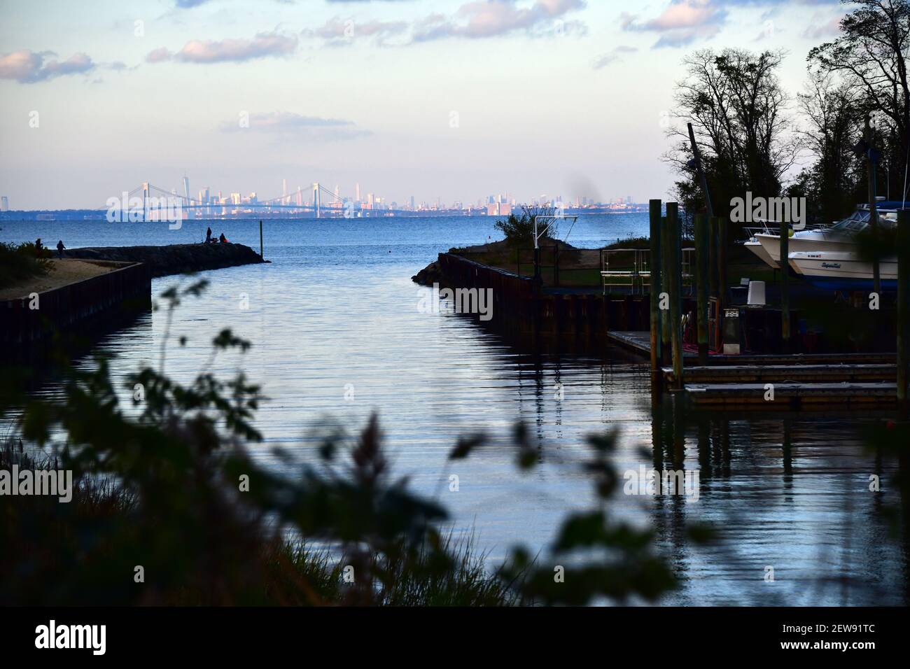 Raritan bay hi-res stock photography and images - Alamy