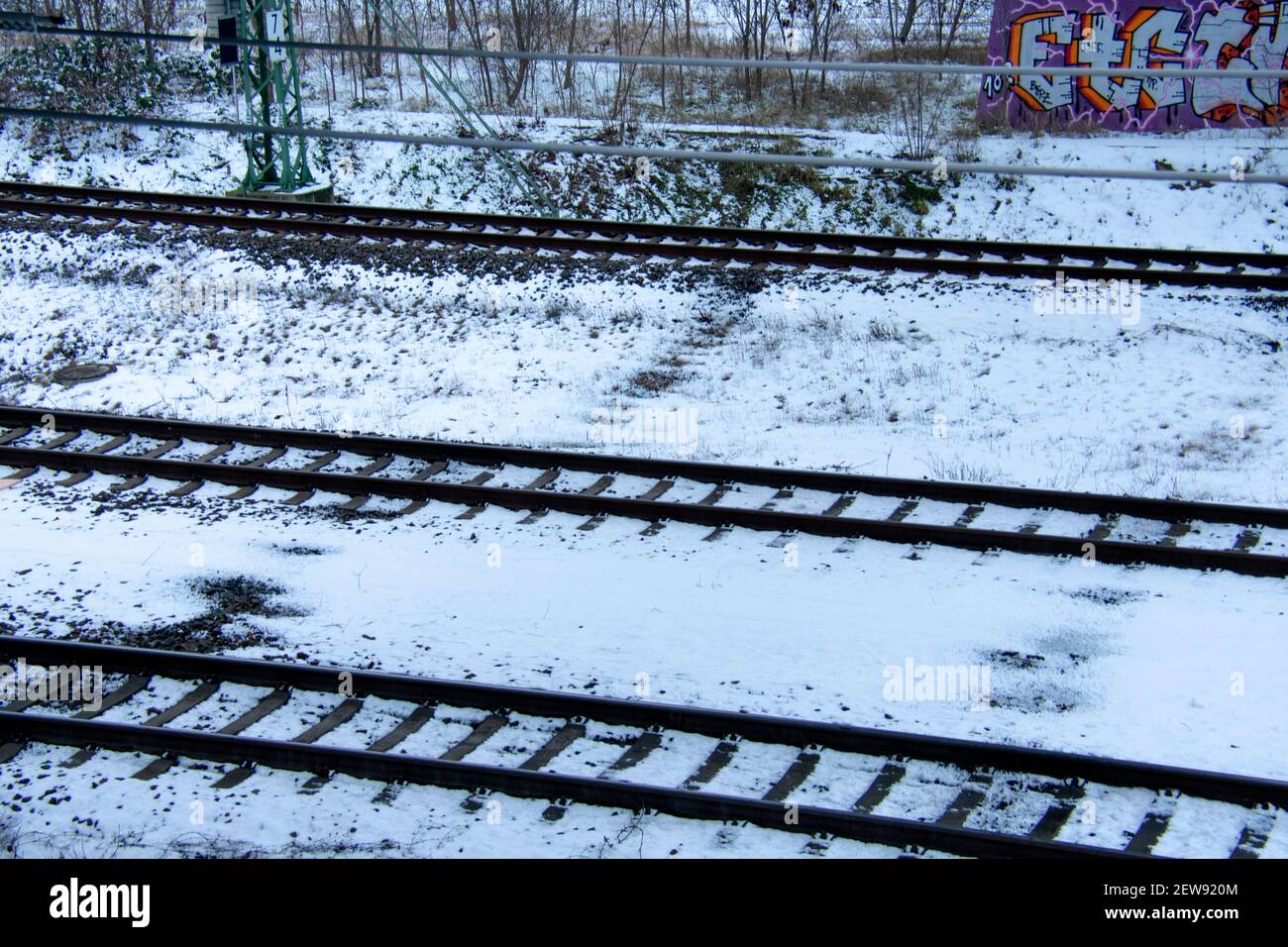Snow covered train tracks hi-res stock photography and images - Alamy