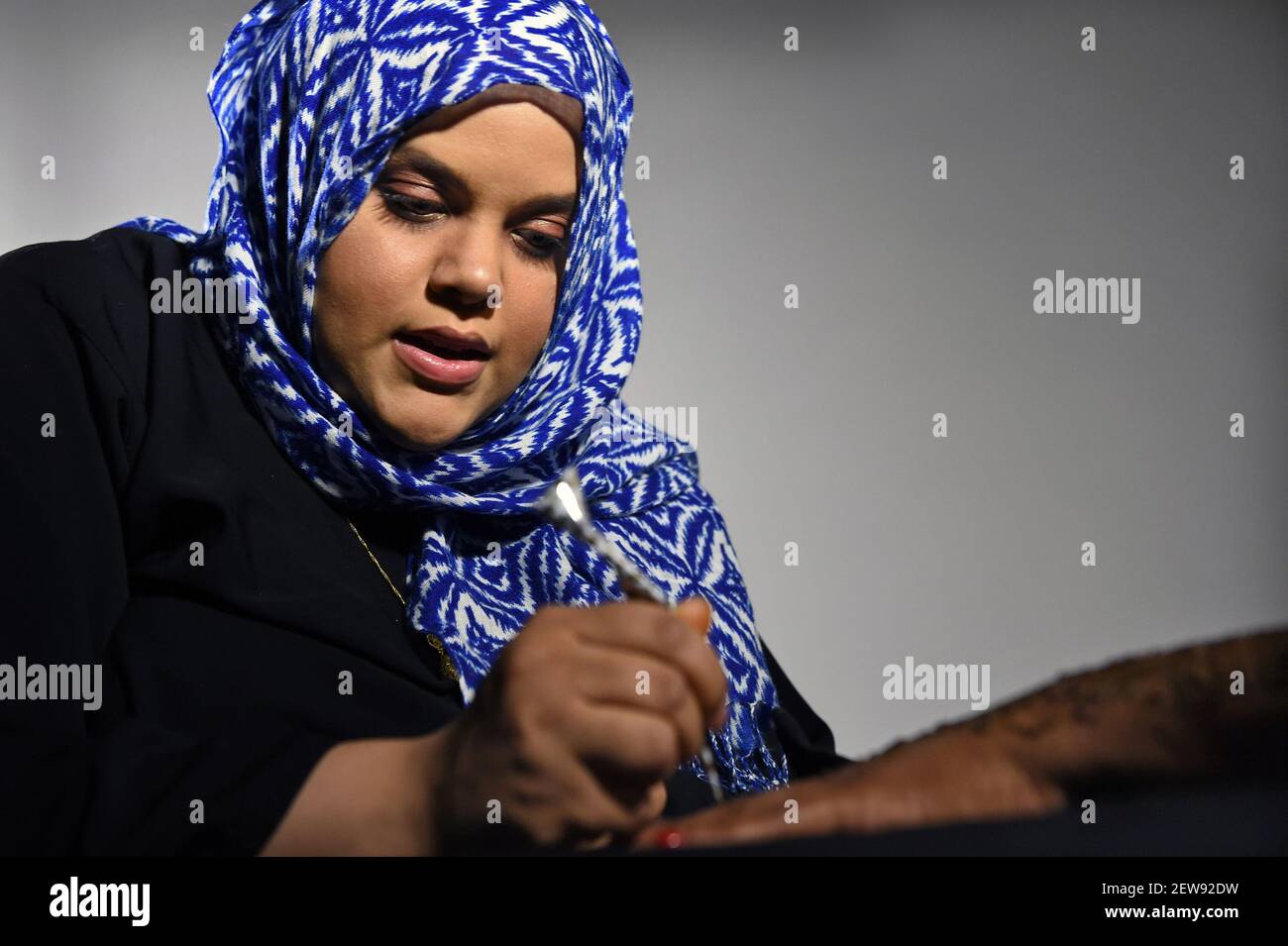 Henna artist Chelsea Stevenson, creator of Cardamom & Clove Henna ...