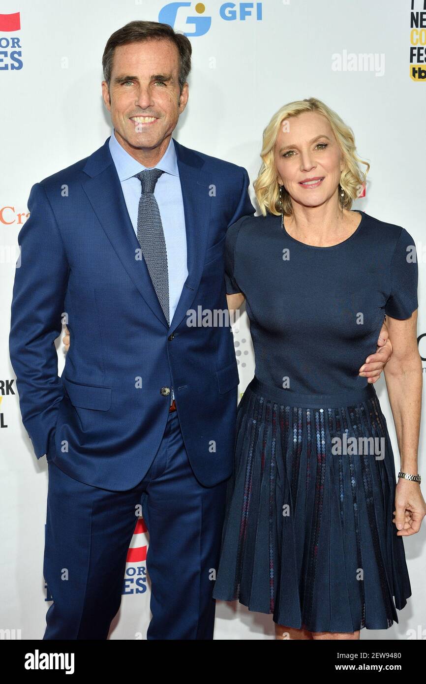 NEW YORK - NOVEMBER 7: L-R: TV journalist Bob Woodruff and Lee Woodruff ...