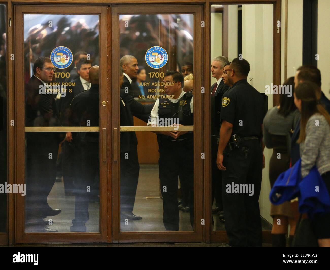 Former President Barack Obama arrives for jury duty in the Daley Center ...