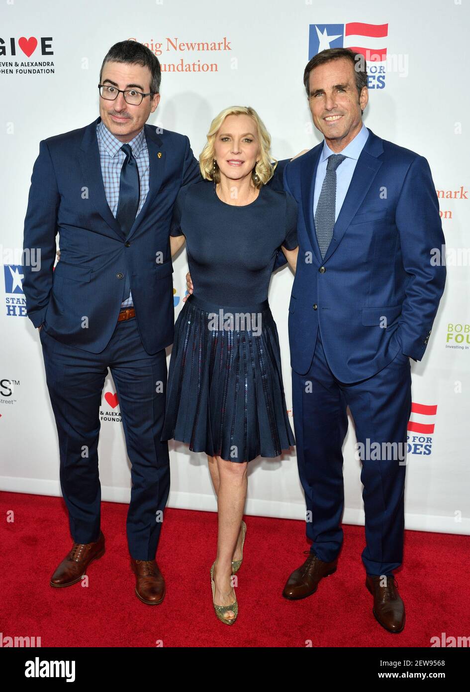 NEW YORK - NOVEMBER 7: L-R: Comedian/TV host Jon Oliver, Lee Woodruff ...