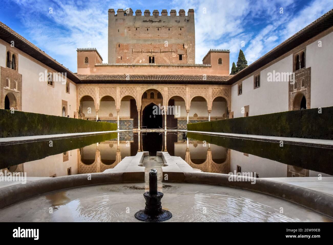 Generalife palace alhambra fortress hi-res stock photography and images ...