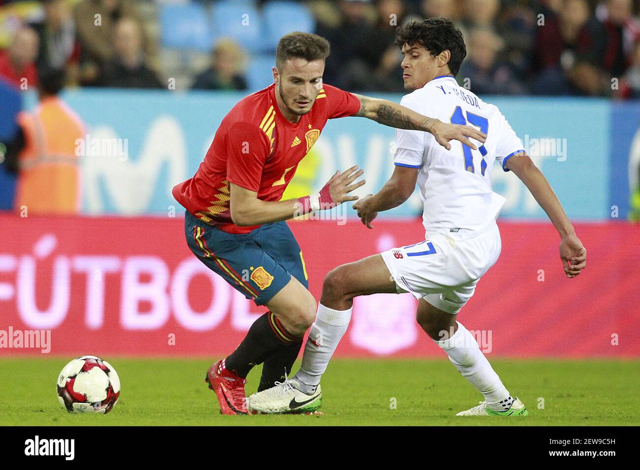 Spain's Saul Niguez (l) and Costa Rica's Yeltsin Tejeda during ...