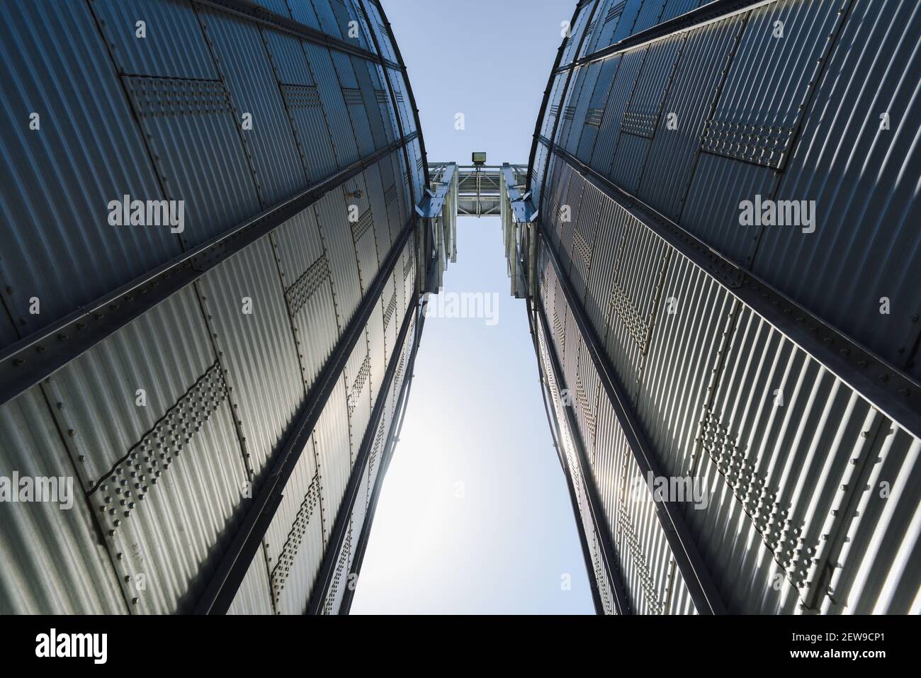 Granaries agriculture harvest steel grain hi-res stock photography and ...