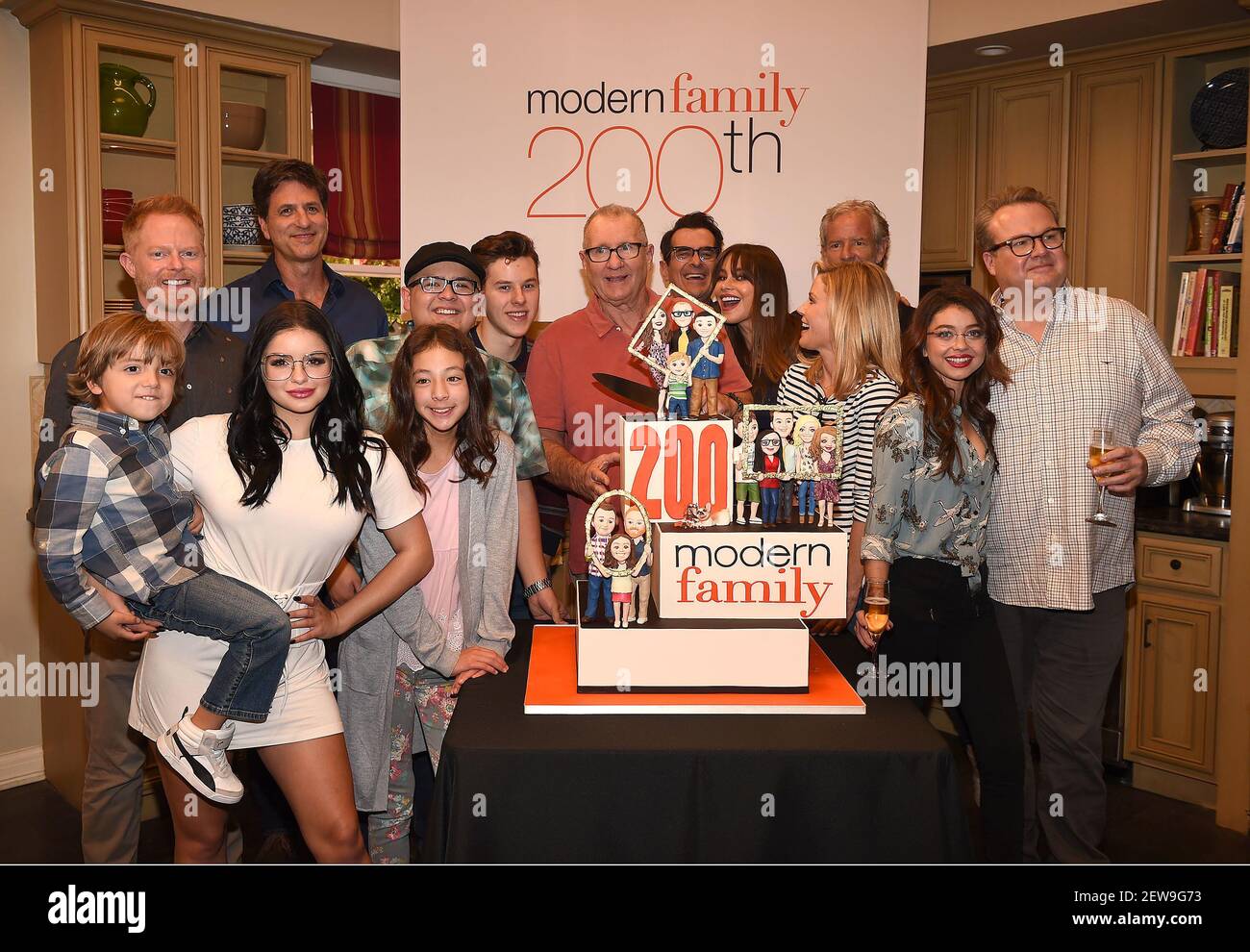 LOS ANGELES - NOVEMBER 15: Modern Family co-creators & executive ...