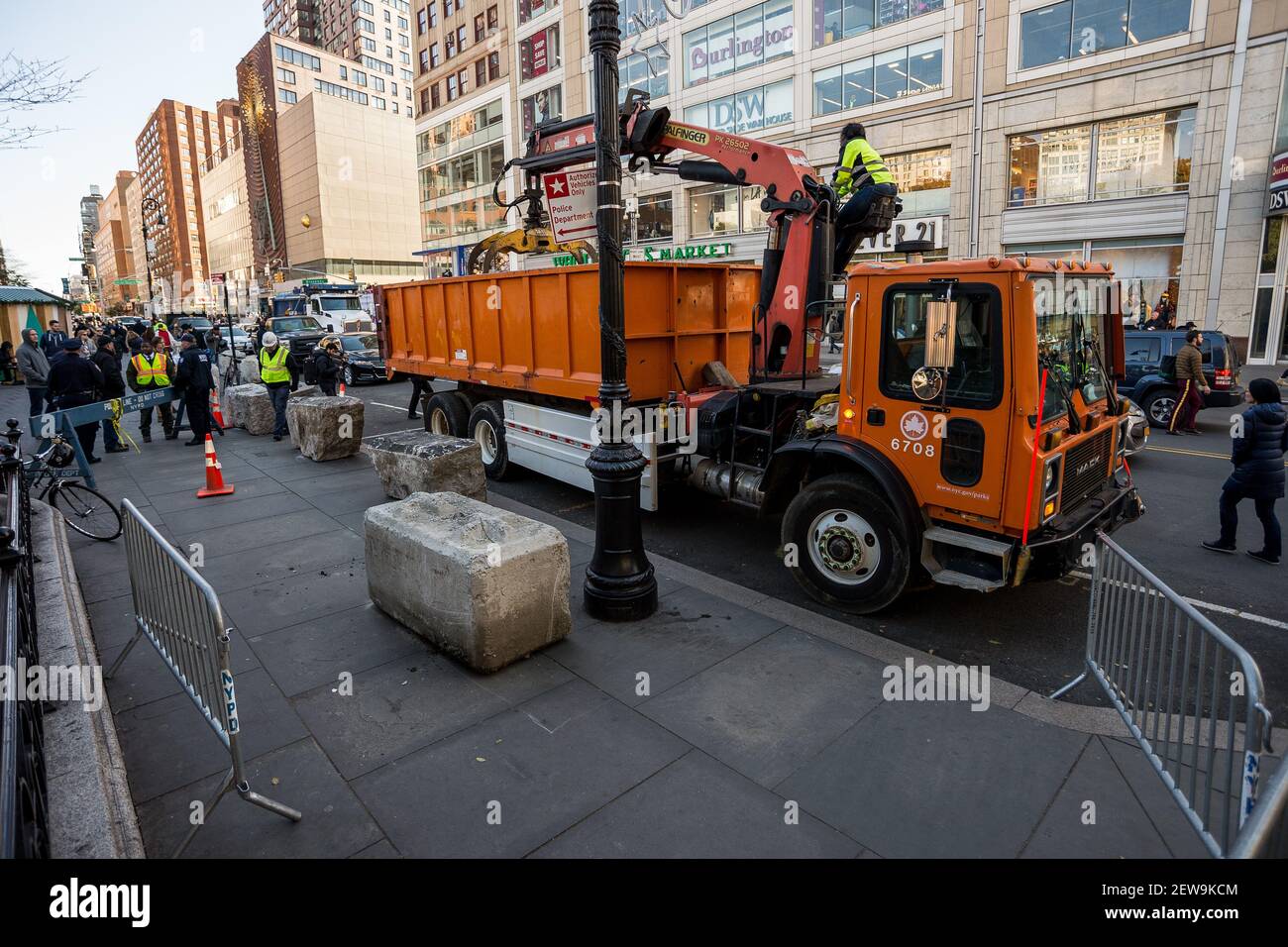 Members of NYPD's Counter-Terrorism Bureau (CTB) oversee the ...