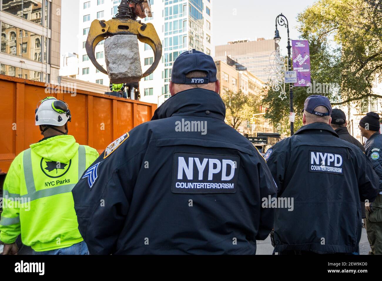 Members of NYPD's Counter-Terrorism Bureau (CTB) oversee the ...