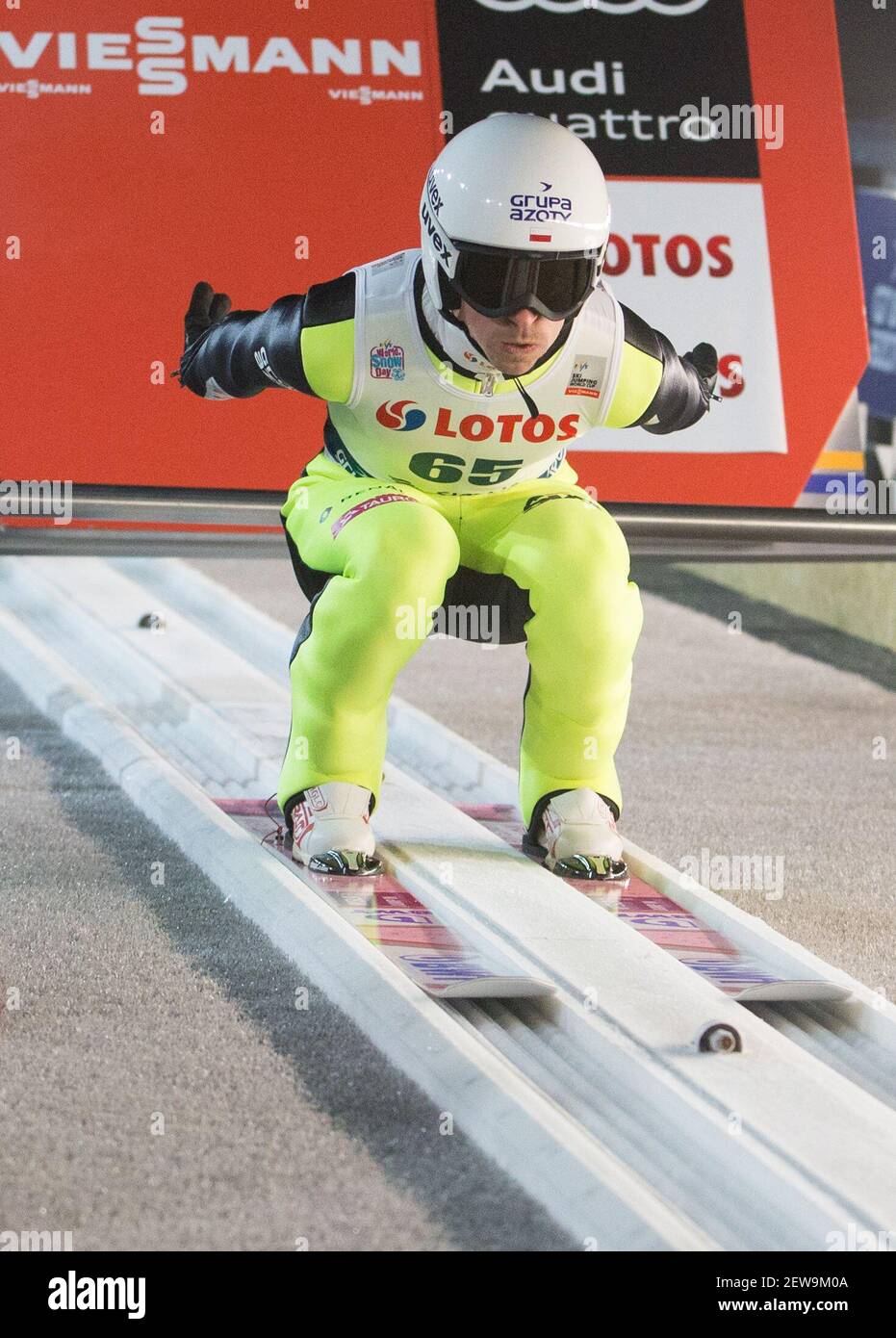 17.11.2017, Warszawa, skoki narciarskie, Puchar Swiata, trening, Piotr ...
