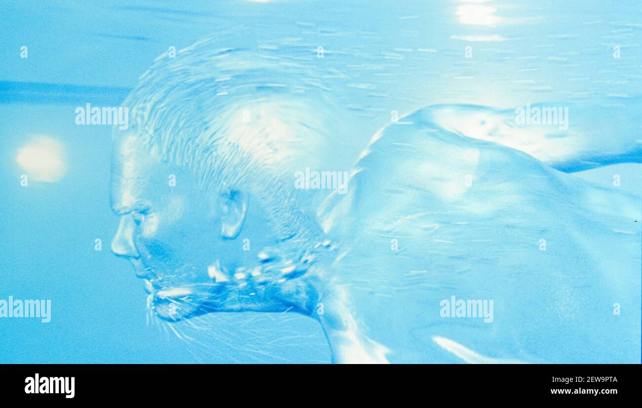 Kevin bacon hollow man 2000 hi-res stock photography and images - Alamy