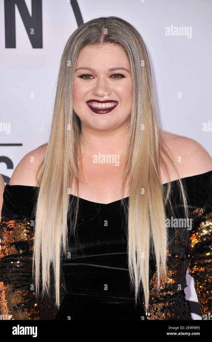 Kelly Clarkson at the 2017 American Music Awards at Microsoft Theater ...