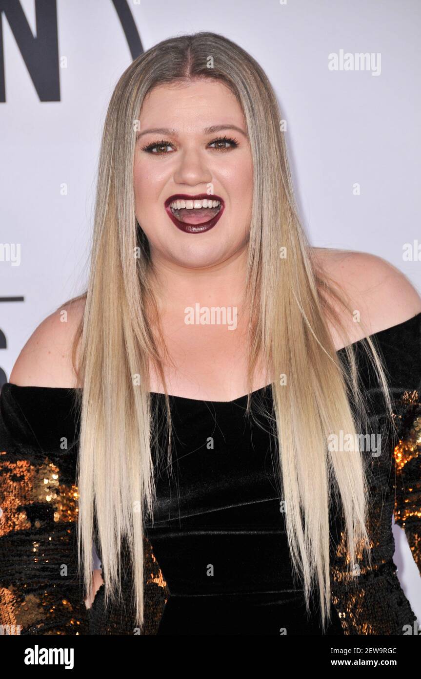 Kelly Clarkson at the 2017 American Music Awards at Microsoft Theater ...