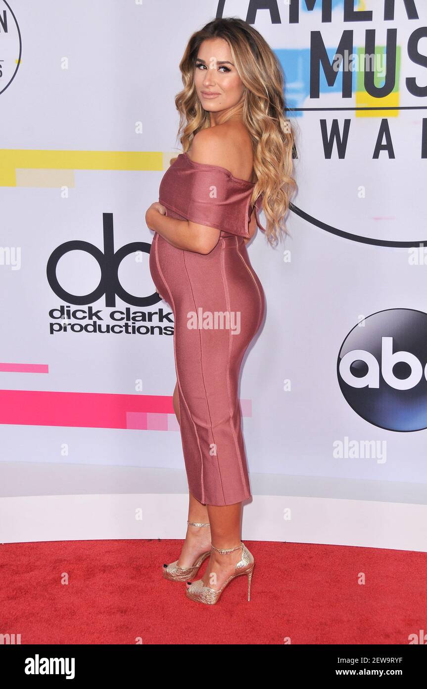 Jessie James Decker at the 2017 American Music Awards at Microsoft ...