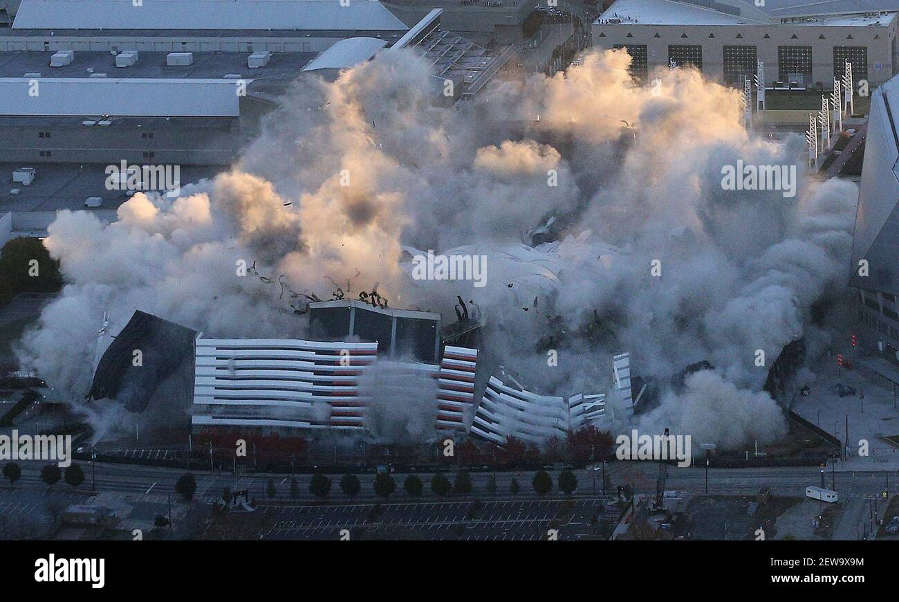 The Georgia Dome comes crumbling down in a ball of dust on Monday, Nov ...